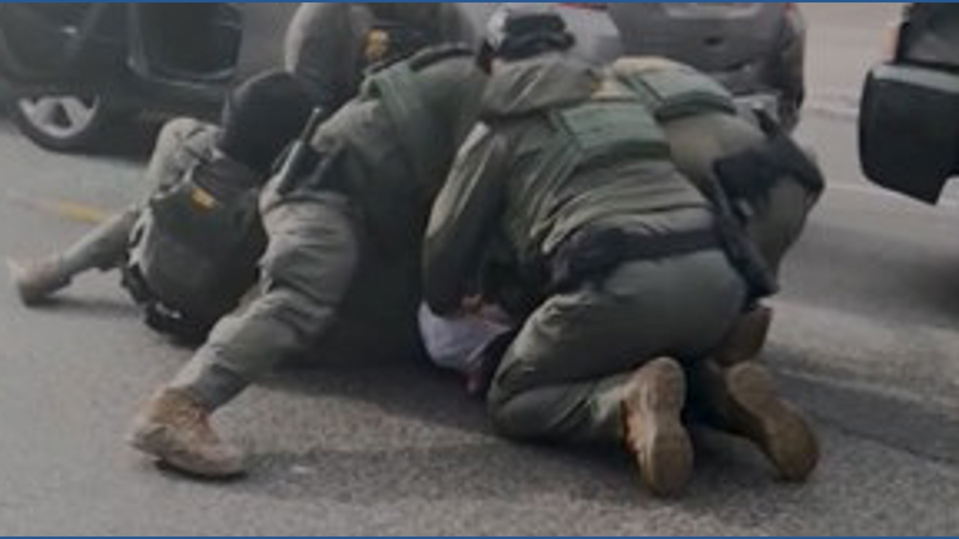 DHS agent seen kneeing detained man