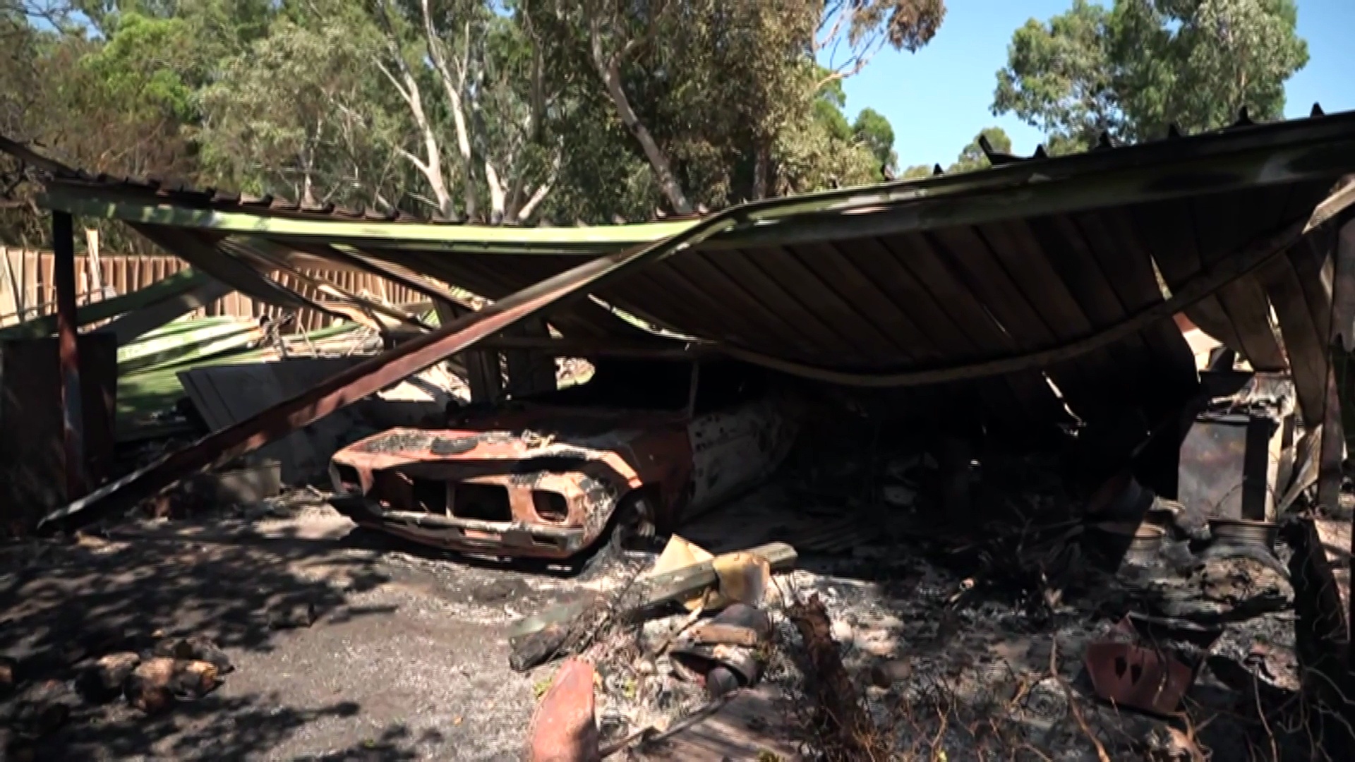 Uncontrolled scrub fire destroyed on Fleurieu Peninsula
