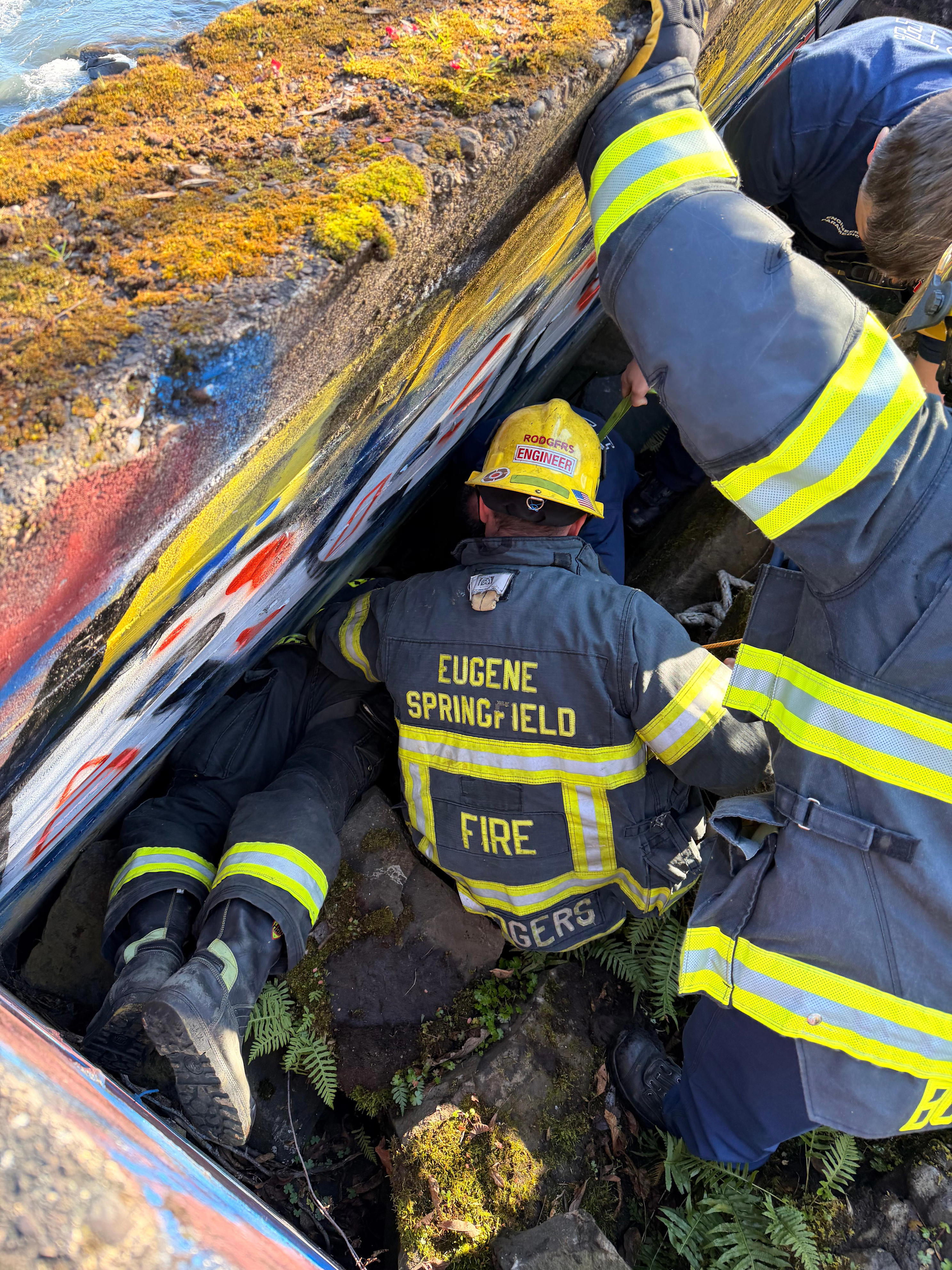 2 people pulled from Willamette River; 1 dead, 1 in critical condition