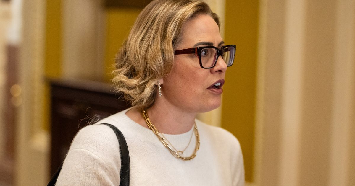 Hecklers disrupt former Senator Kyrsten Sinema at Utah summit amid ...