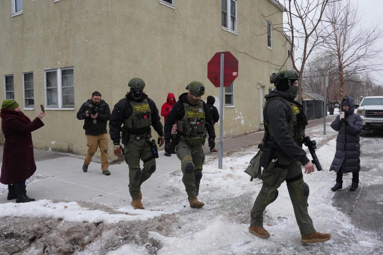 ICE agent slams protester during search for alleged child sex offender ...