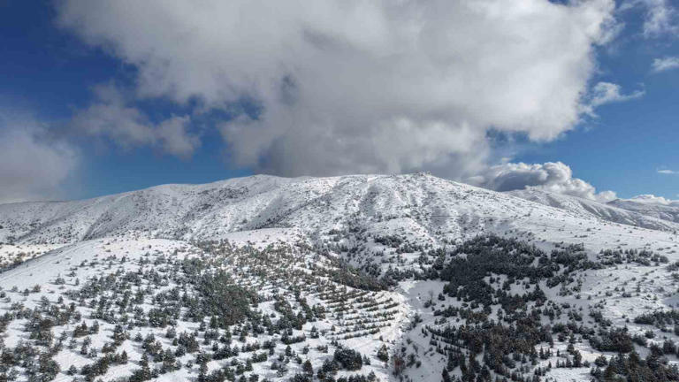 Kar hasretini bin 744 rakımlı dağda giderdiler: Zirvede kış manzarası ...