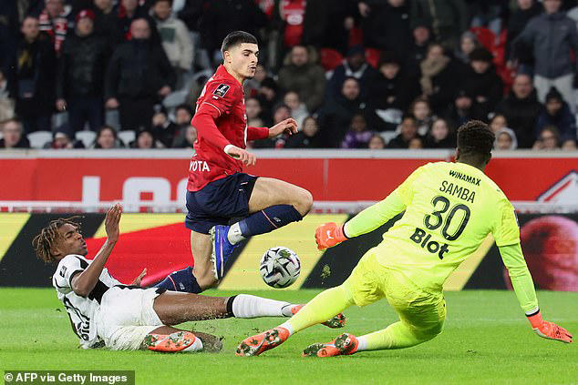 Palace hold out for £35m for Mateta and West Ham discuss keeping goal ...