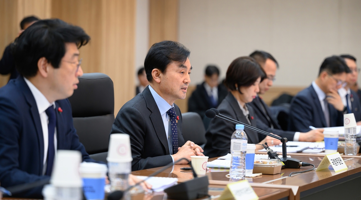 (Lead) Defense chief says peace, dialogue should be based on ...