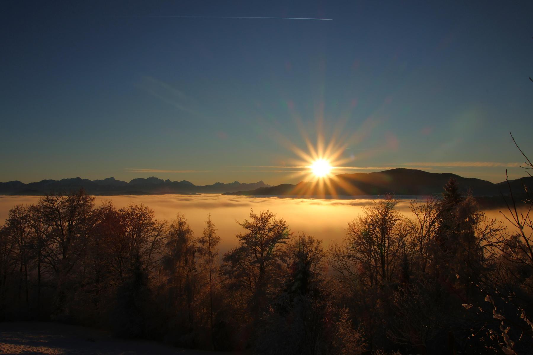 Schnee und Eis im Tal, Sonne am Berg: So entsteht Inversionswetter