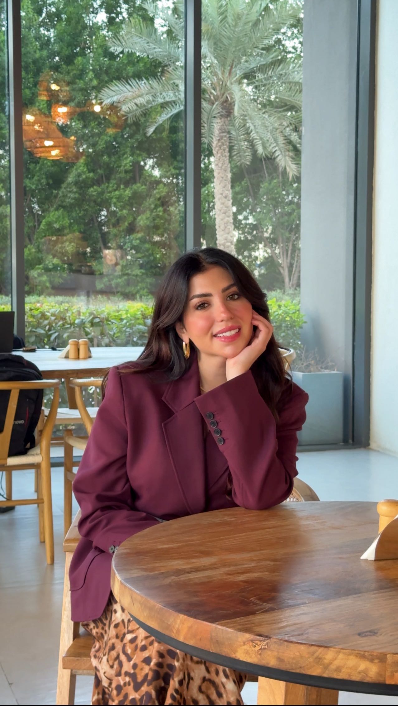 Burgundy x leopard 🐆♥️ The most fashionable color and pattern this season