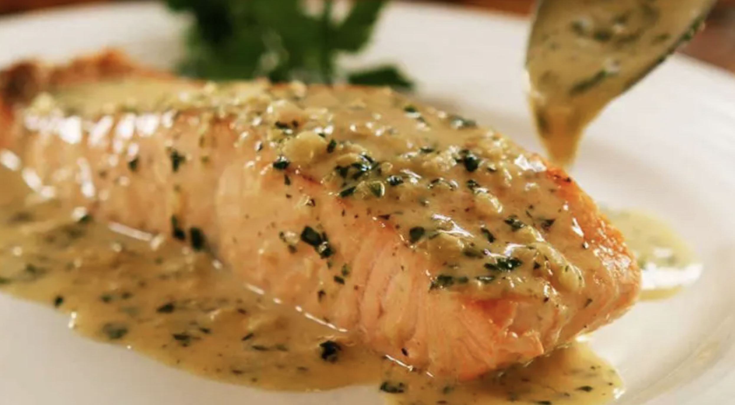 Perfect pan-seared salmon with lemon butter cream sauce