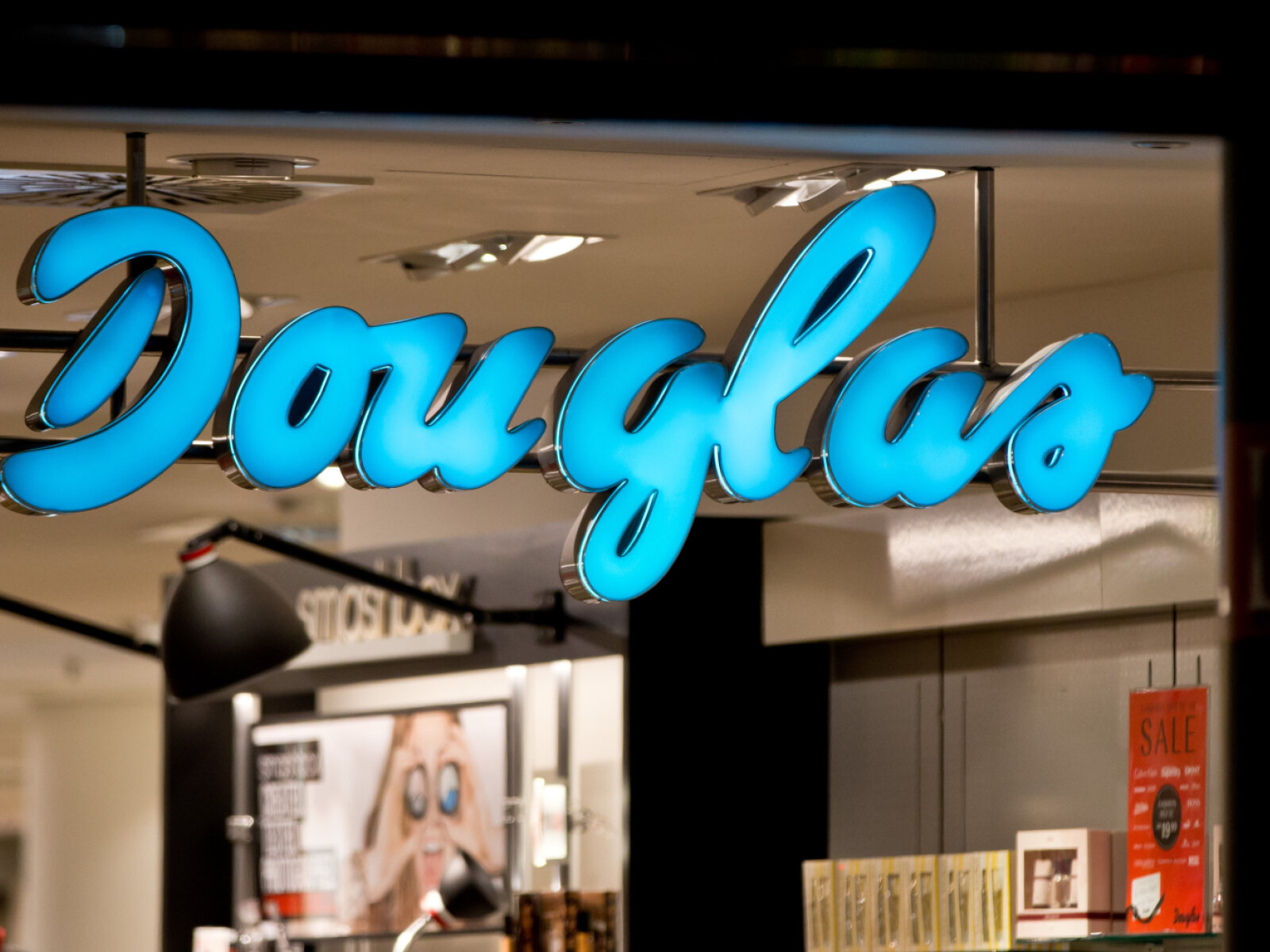 Douglas steigert Umsatz, arbeitet aber weniger profitabel