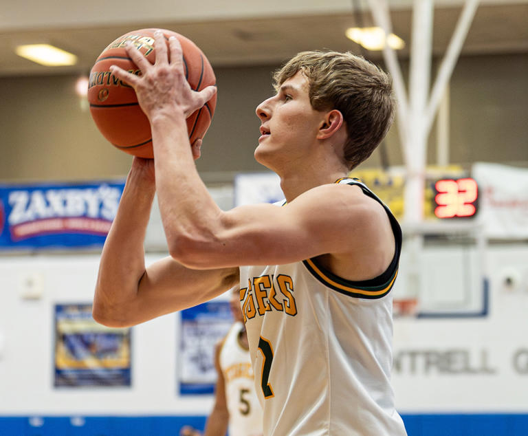 St. Xavier stays No. 1 in Elite 16 basketball media poll after LIT