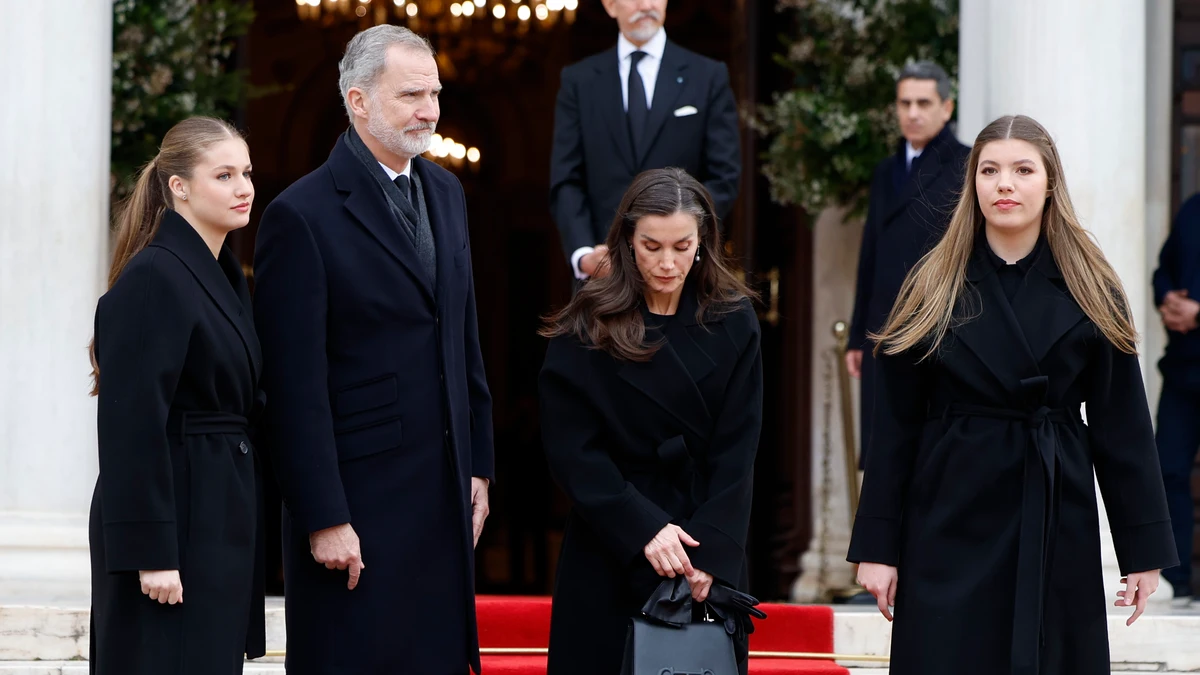 Letizia, Leonor y Sofía refuerzan la imagen de unidad y elegancia ...