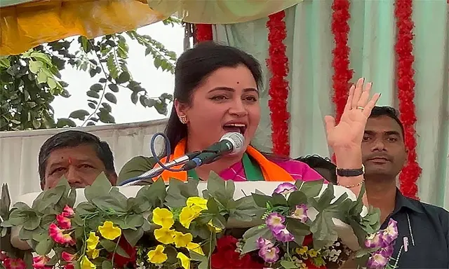 Amravati civic polls: 22 BJP candidates claim Navneet Rana campaigned ...