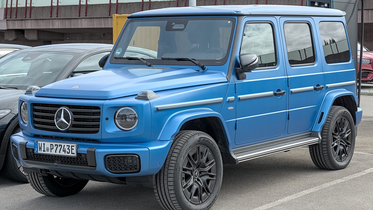 Mercedes-Benz will hand you $10K off a G-Class if you go electric