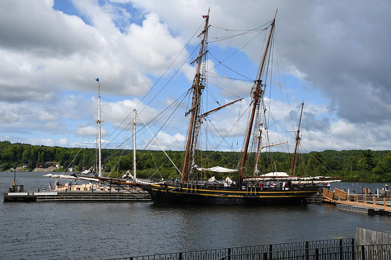 Divers found a Lake Ontario schooner that refuses to fall flat
