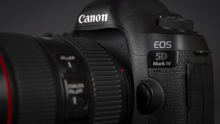 Canon camera has 10th birthday! Canon EOS 5D Mark IV, the DSLR dinosaur ...
