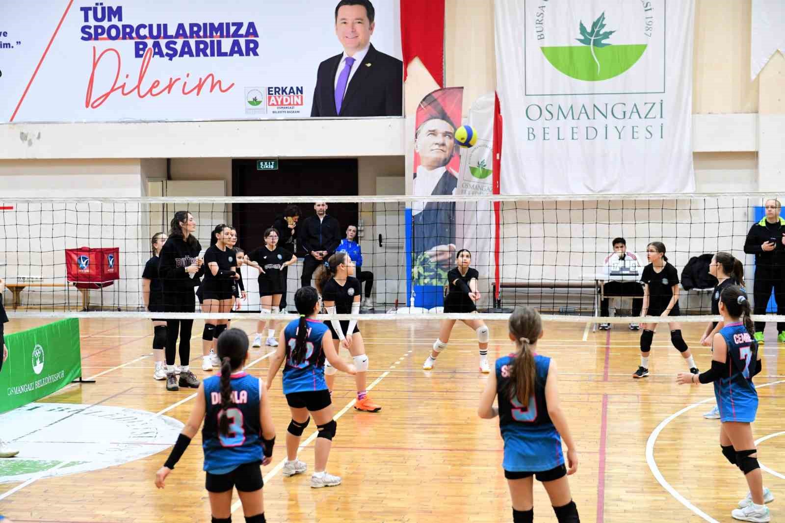 Mini kızlar voleybol turnuvası, 700. yıl coşkusunu sahaya taşıdı