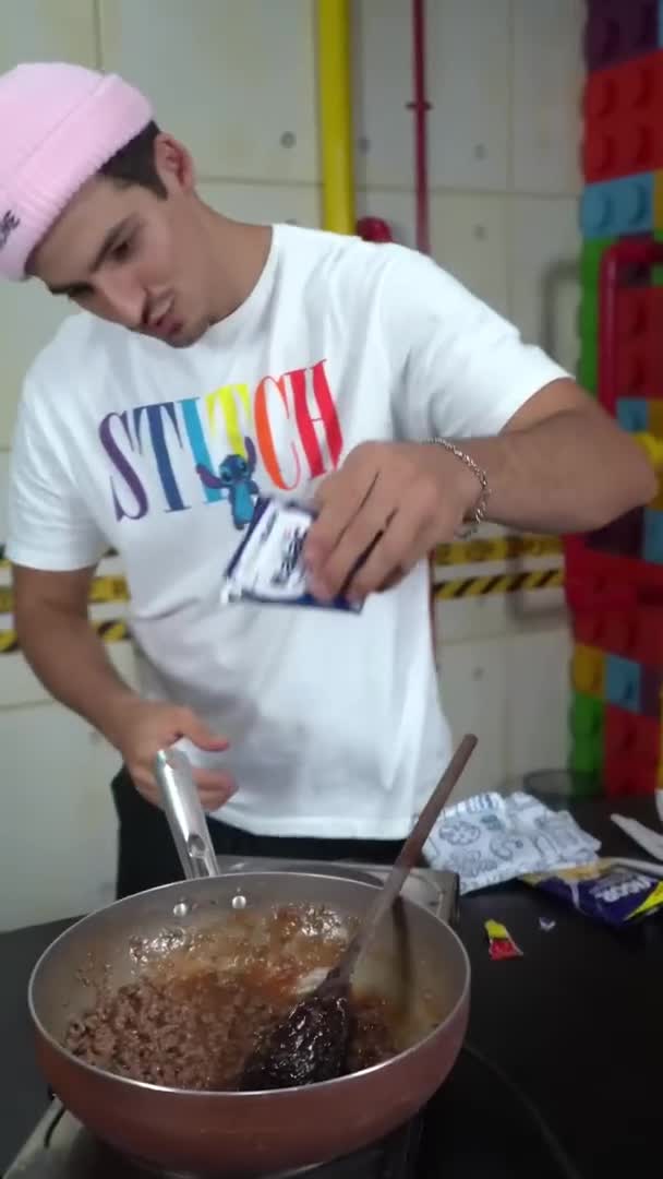 Lasanha de miojo: receita surpreendente com queijo derretido e reação ...