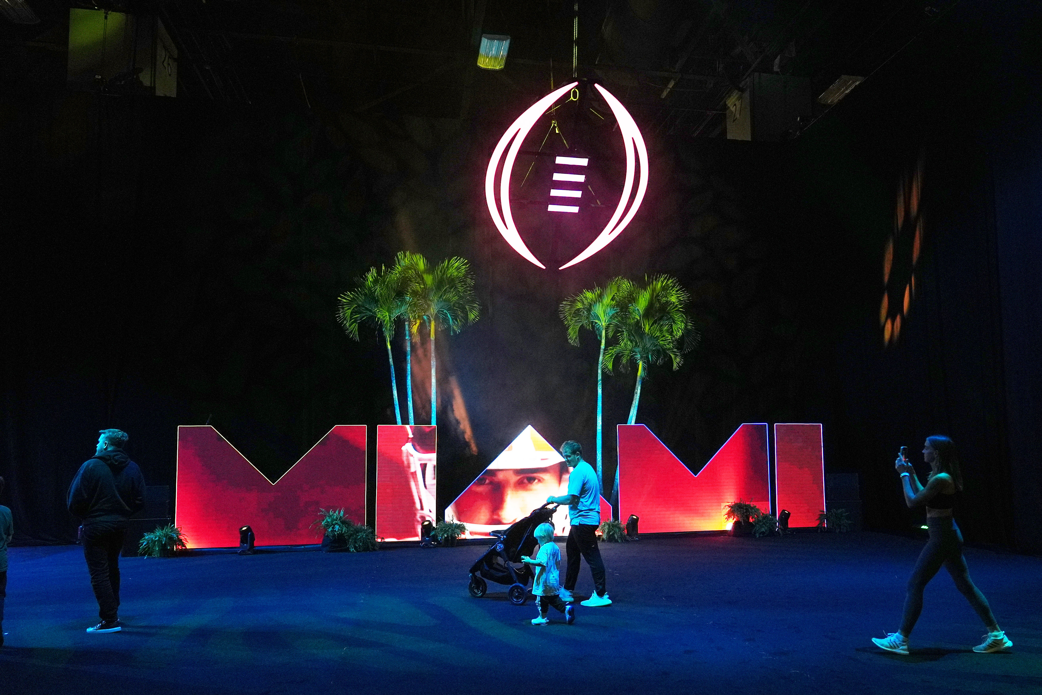 A sprawling college football season ends with a matchup that’s so very ...