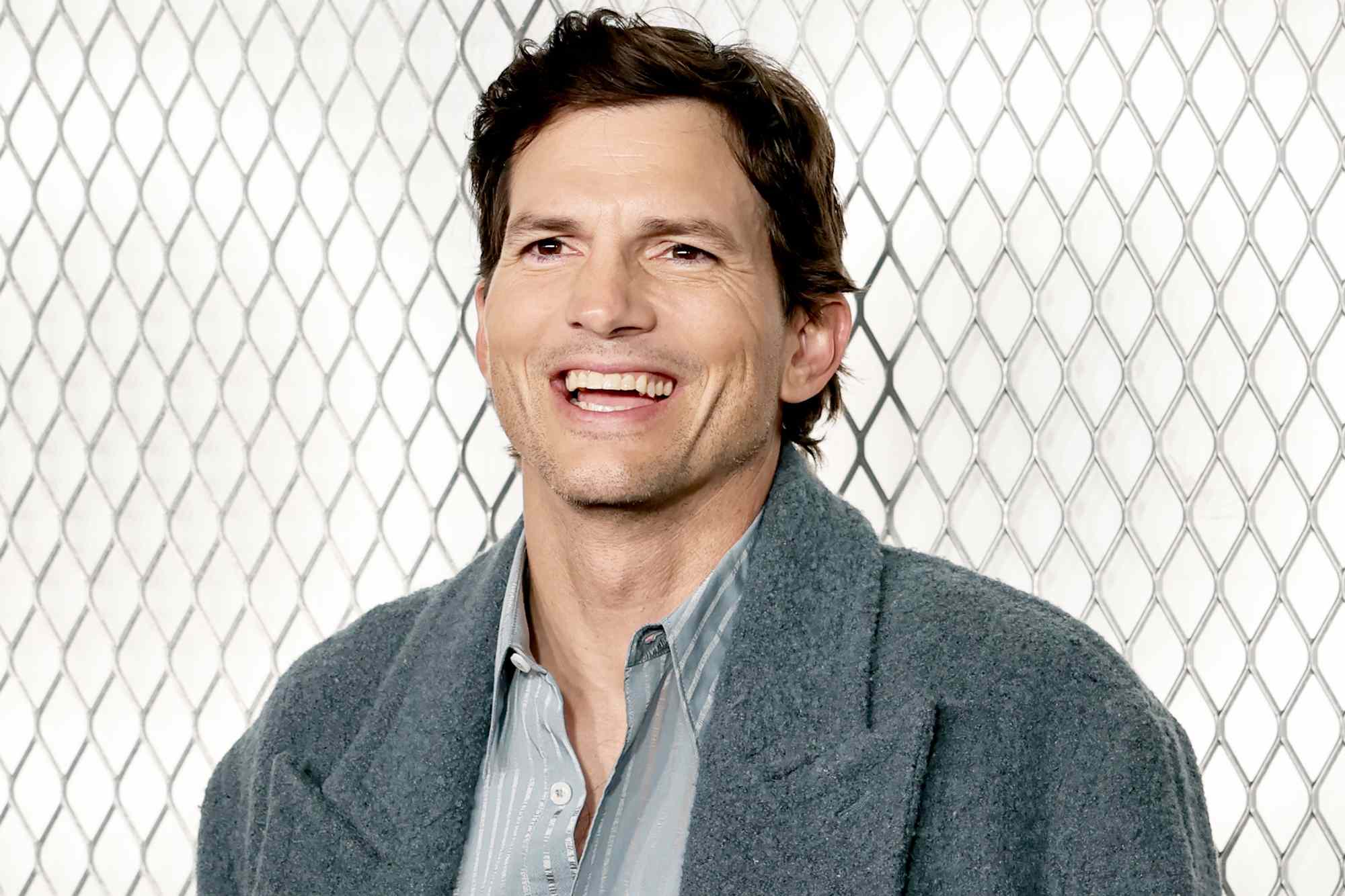 Ashton Kutcher brings up rumors that he and wife Mila Kunis don't ...