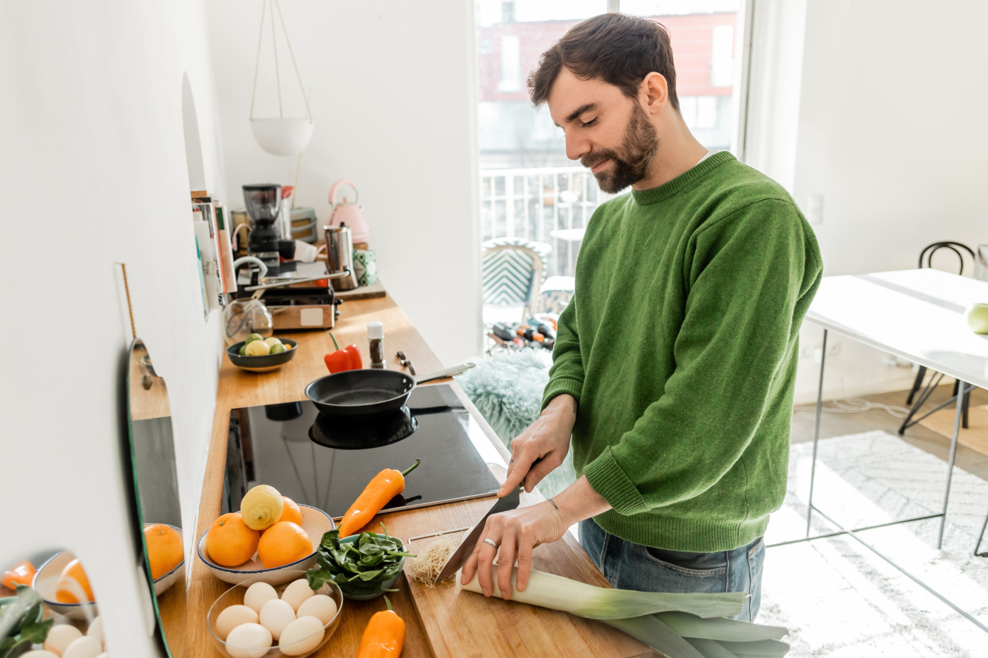 Foods that make you smell more attractive (and those that don’t)