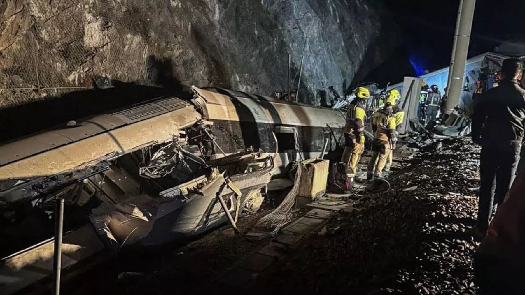 Accidente de tren en Adamuz (Córdoba), en directo | Cuántos muertos hay ...