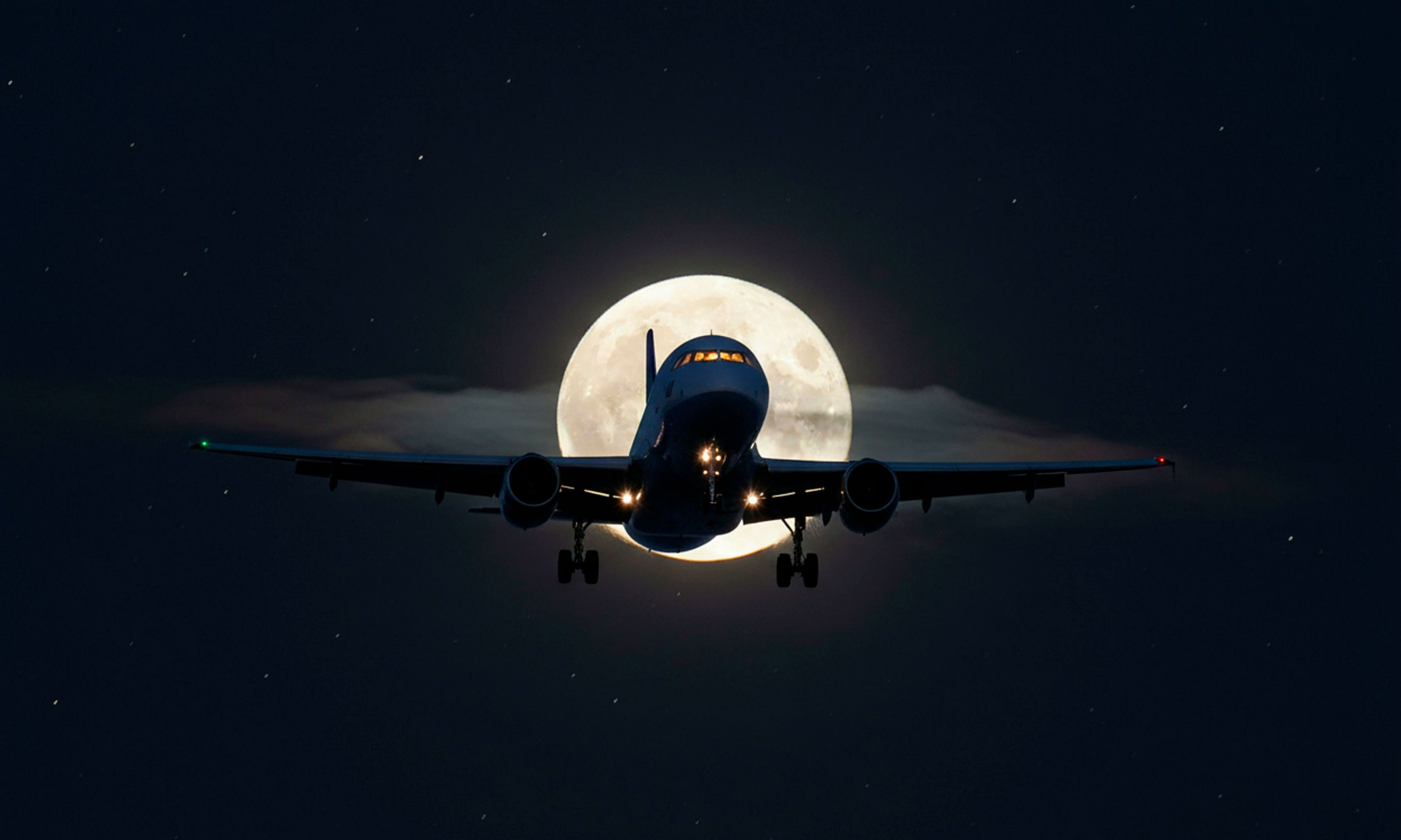 Vietnam extends night flights at 6 airports for Lunar New Year travel surge