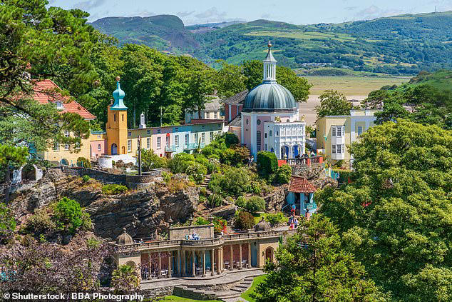 How to book the £150 train ticket that allows you unlimited travel ...