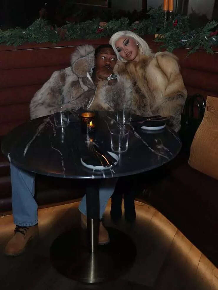 'Girl, calm down': Fans debate as Cardi B goes wild over boyfriend ...