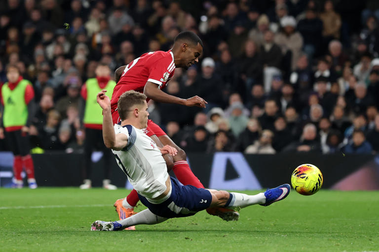 Liverpool injury update: Bradley, Isak, Leoni latest return dates