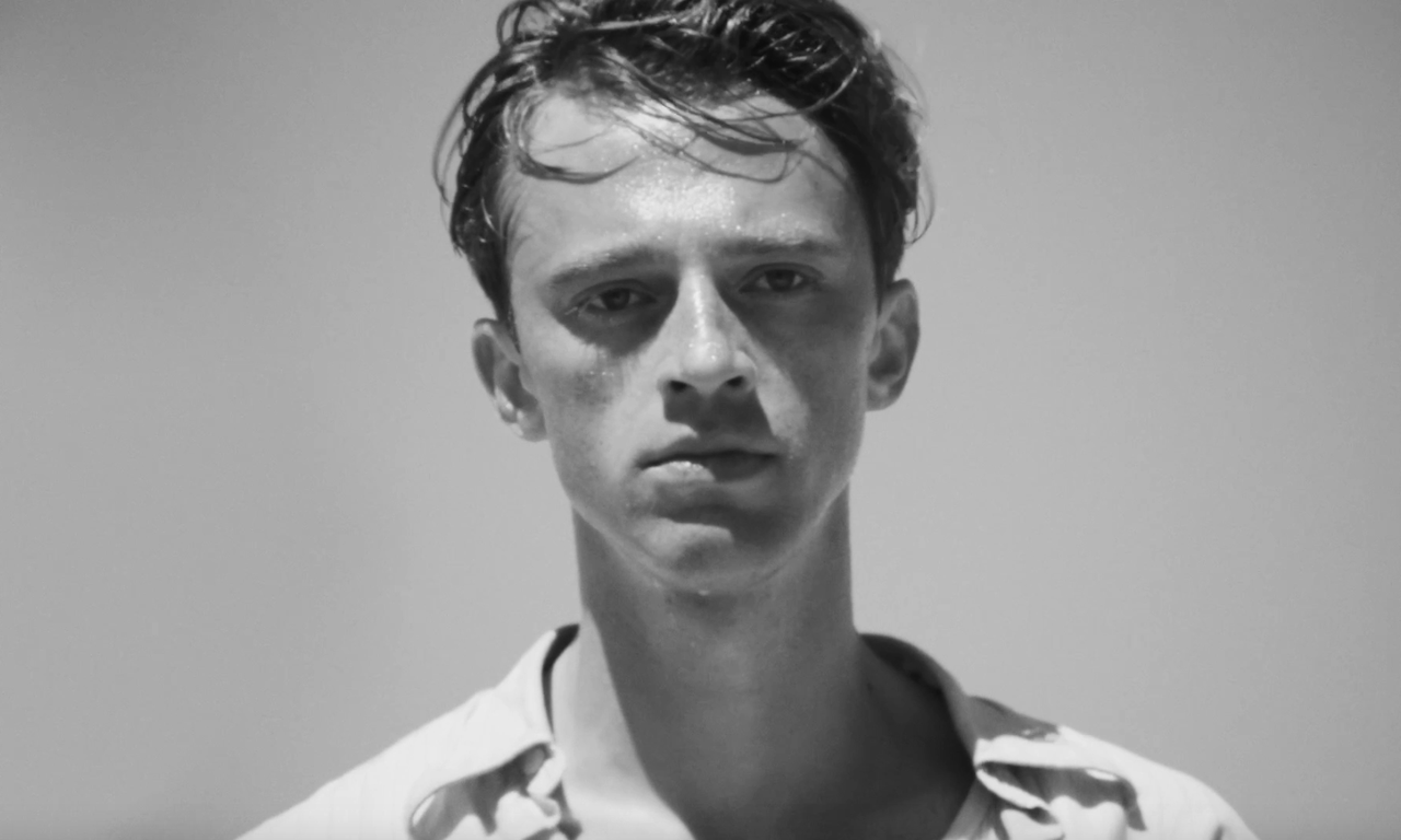 Premières images de Benjamin Voisin dans le biopic de Johnny Hallyday