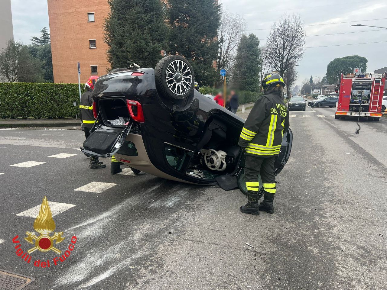 Seregno, si ribalta con la Fiat 500 in via Cadore: una 56enne soccorsa ...