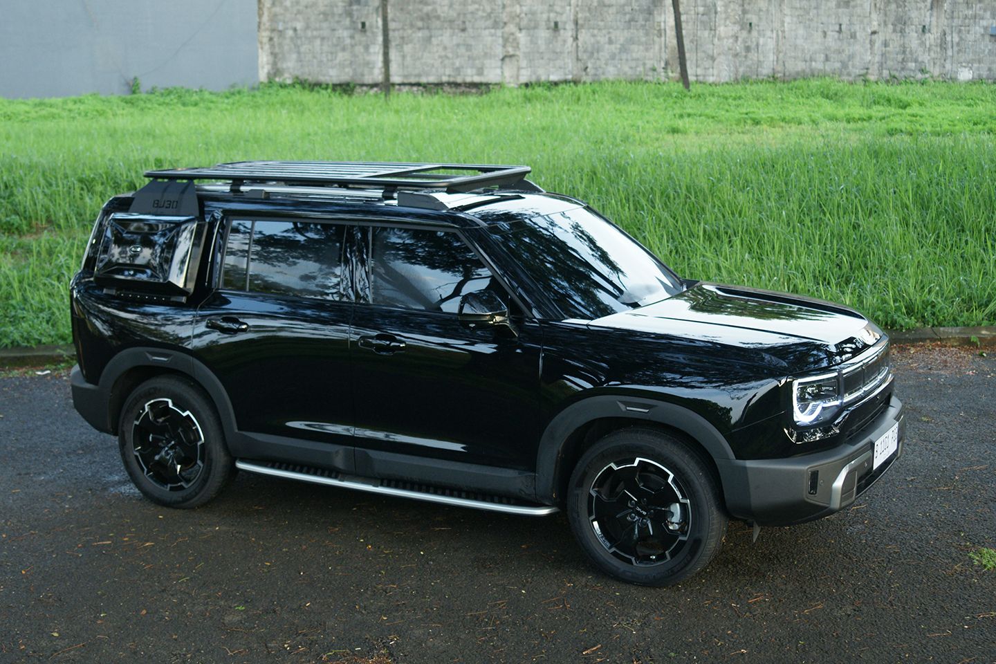 Fiturnya BAIC BJ30 hybrid AWD. Banyak bantuan off-road, tapi