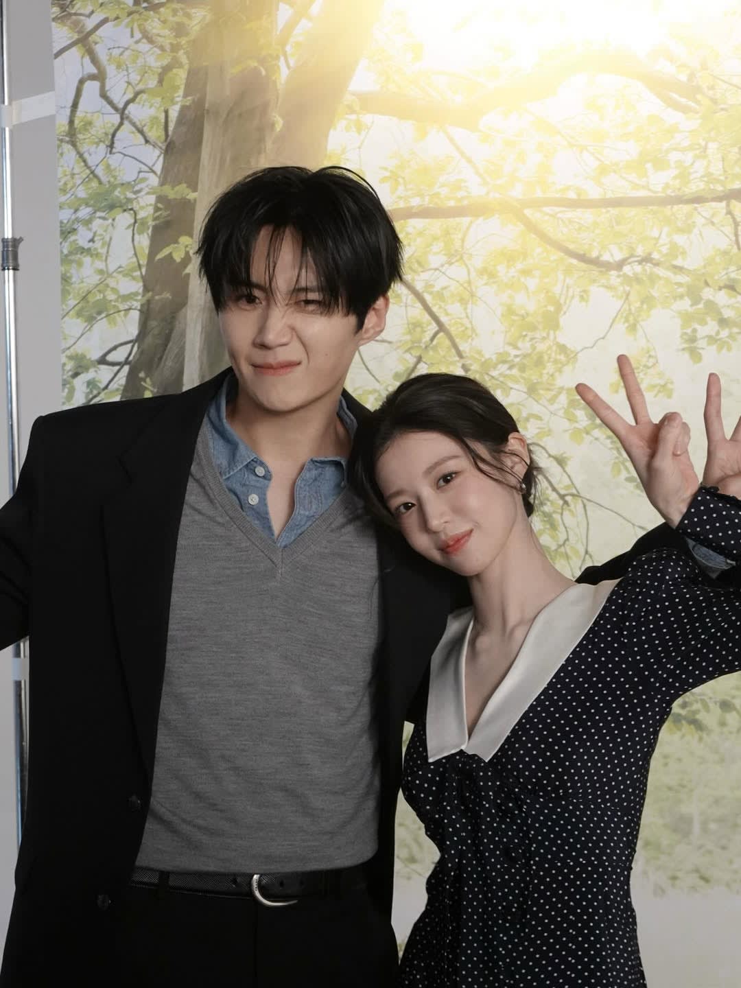 Go Youn Jung and Kim Seon Ho spark dating comments with sweet photos