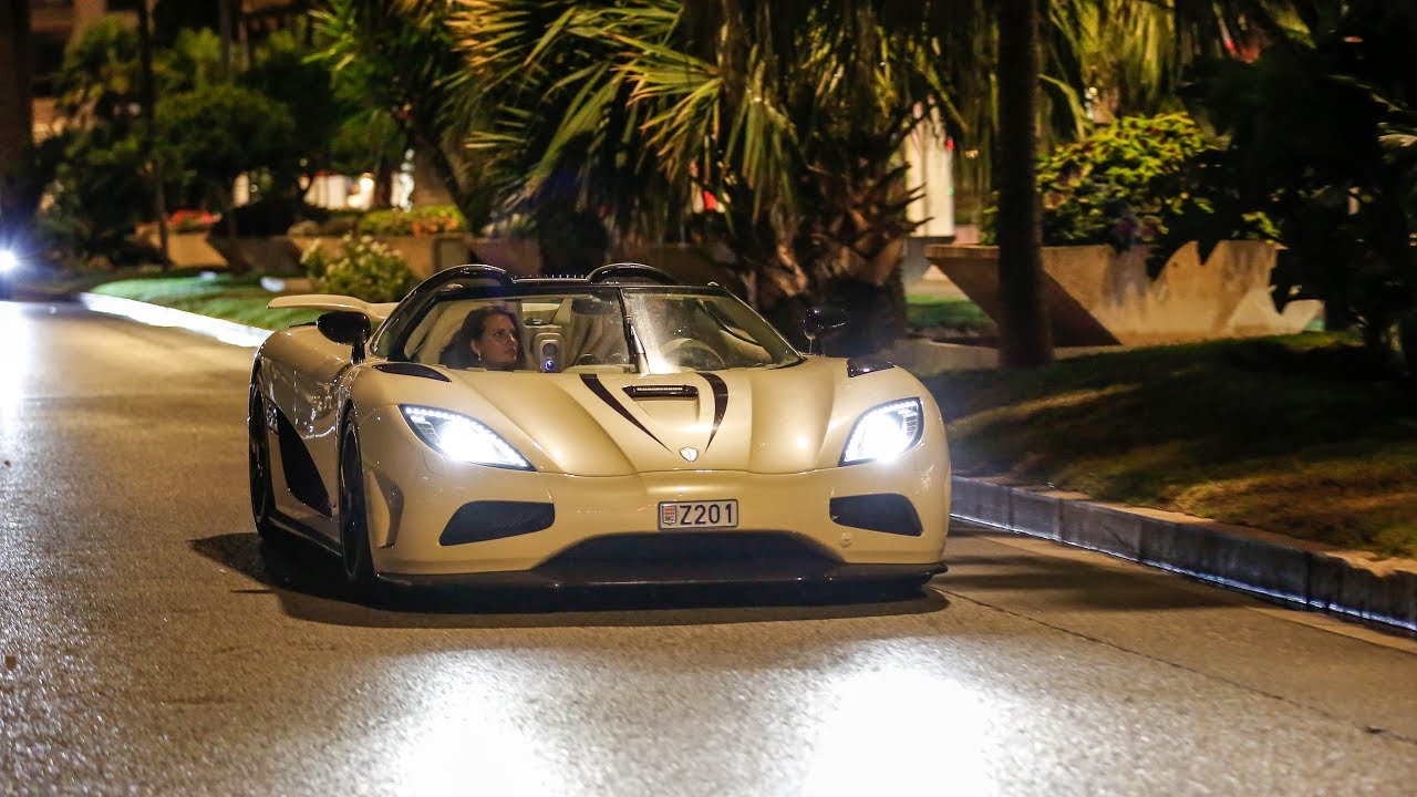 Exclusieve supercars rijden door de straten van Monaco