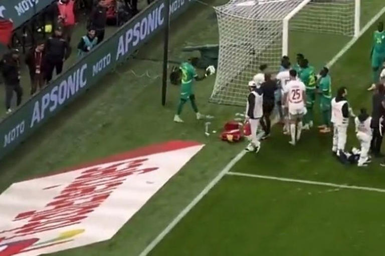 AFCON 'disgrace' as Morocco ball boys and players 'steal Senegal ...