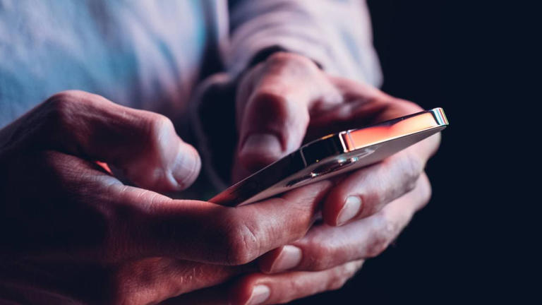 Startup founder sends middle-finger emoji after candidate rejects ...