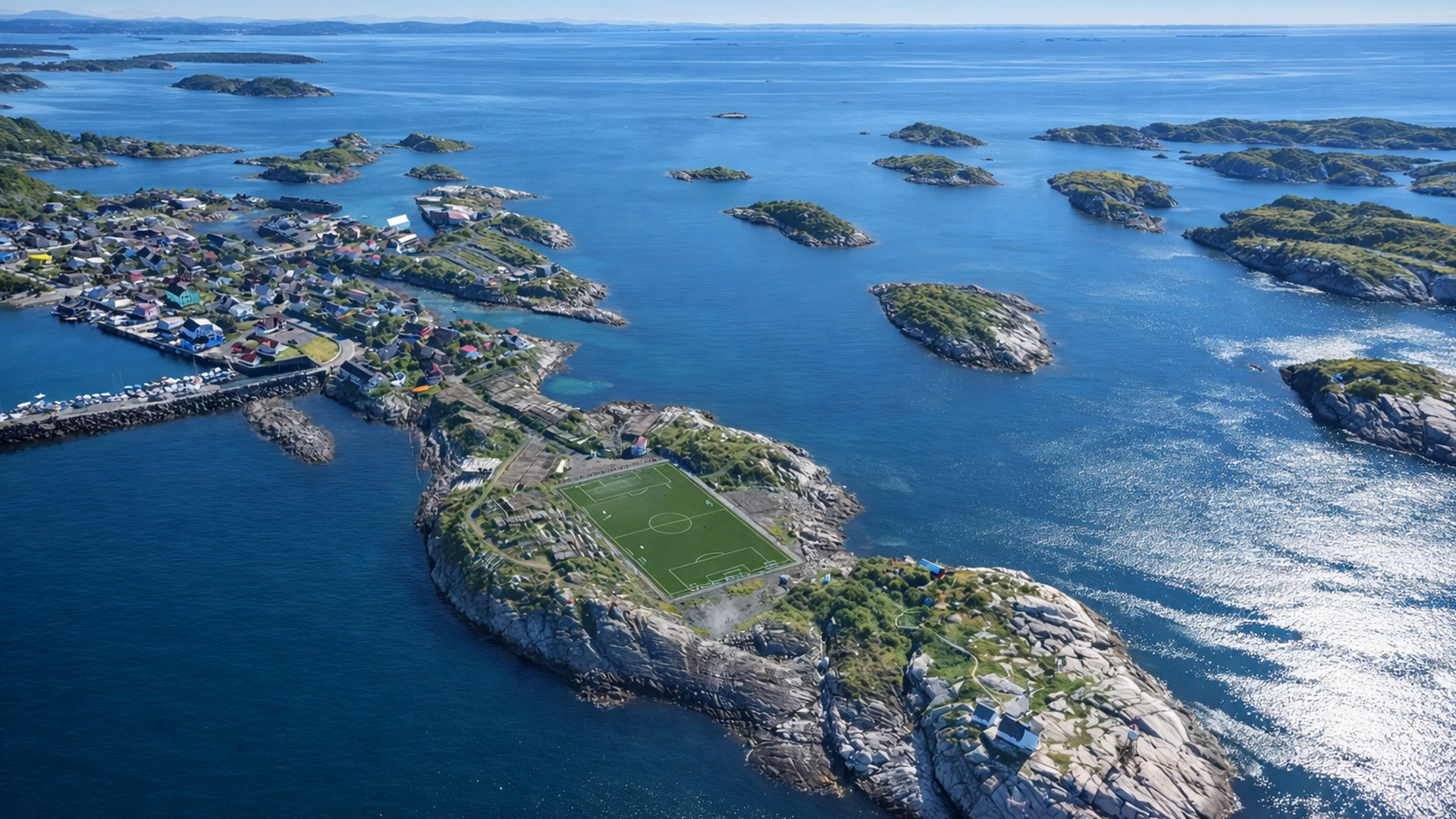 Un campo de fútbol rodeado por el Ártico