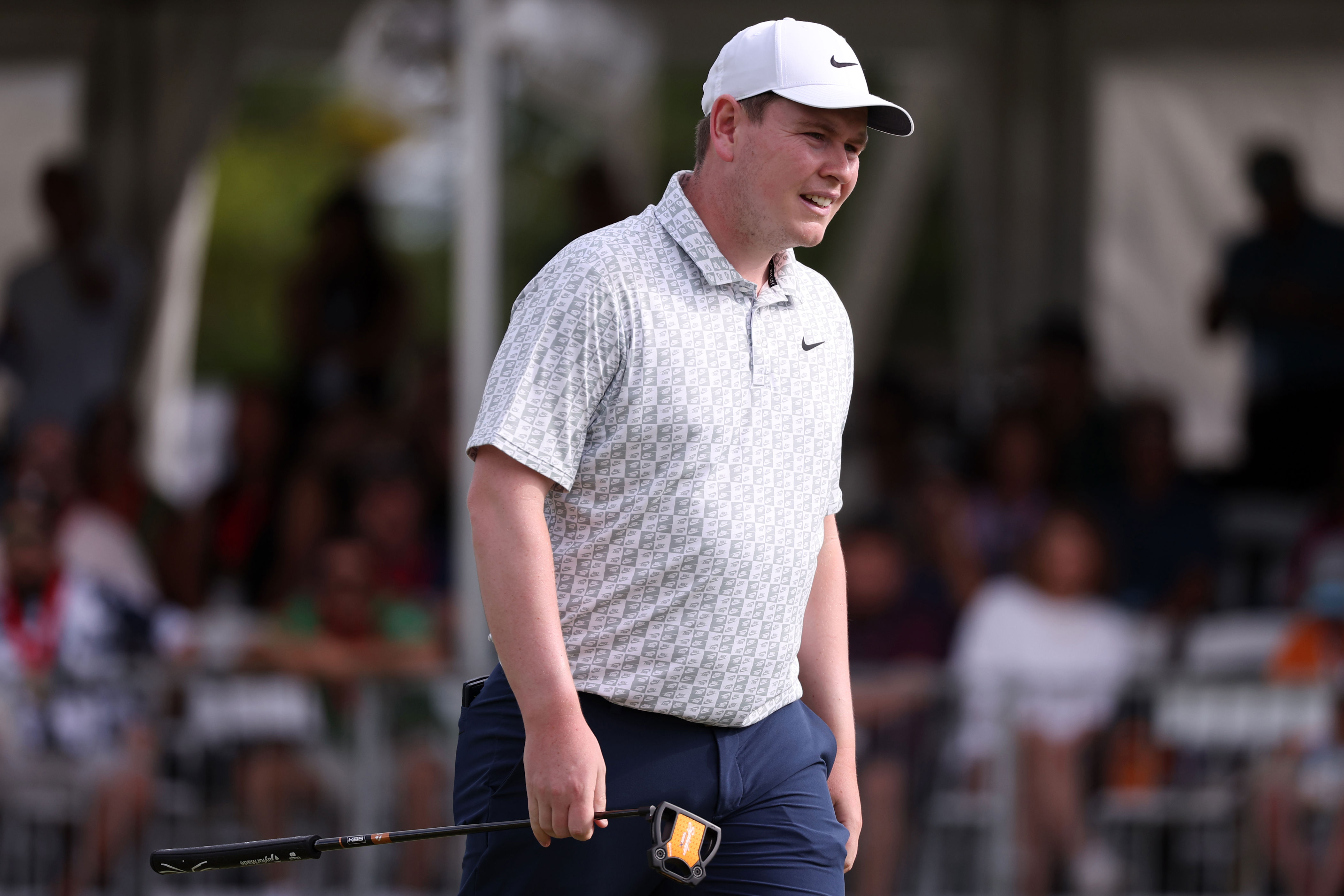 Bob MacIntyre overcomes snapping putter to become new world No 6