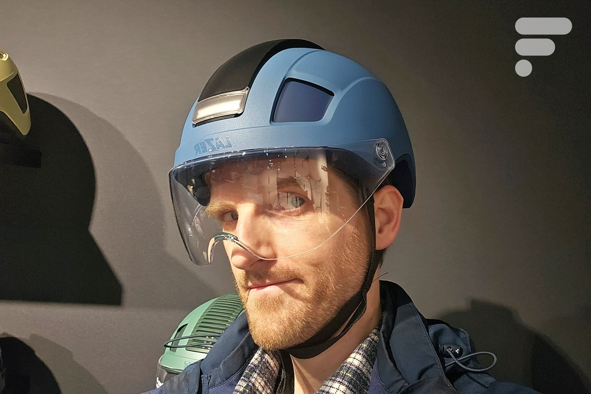 On a vu et porté le nouveau casque vélo Shimano qui veut se frotter à ...