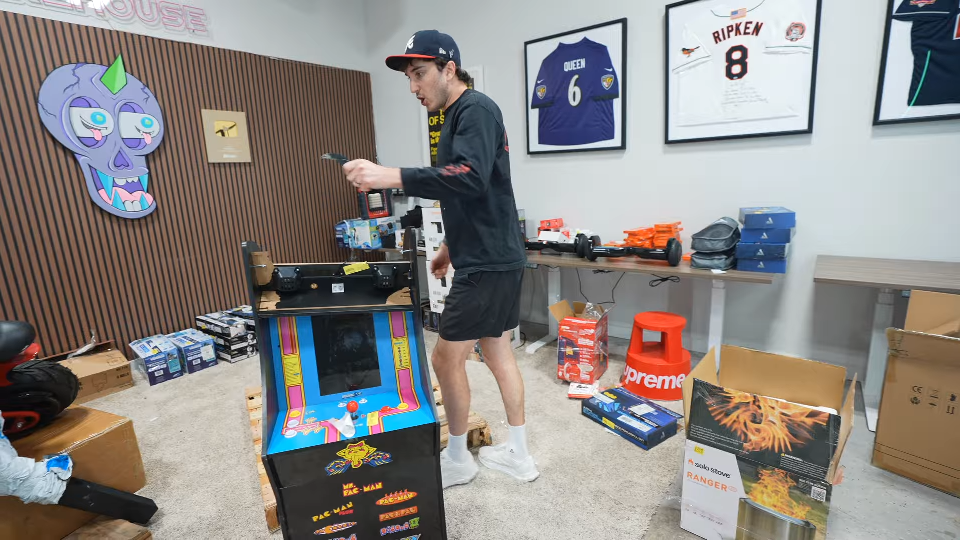 This outdoor Amazon return pallet had fun items