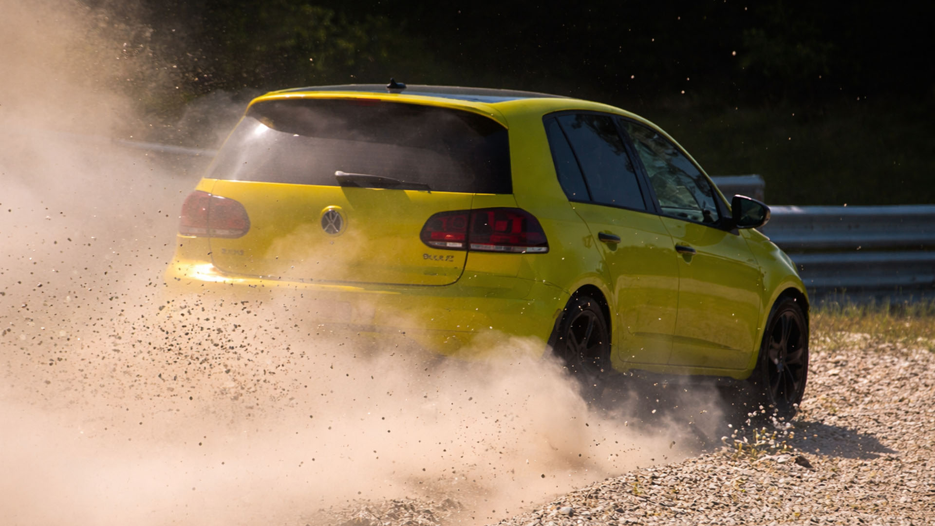 Car runs off track during Touristenfahrten Nürburgring