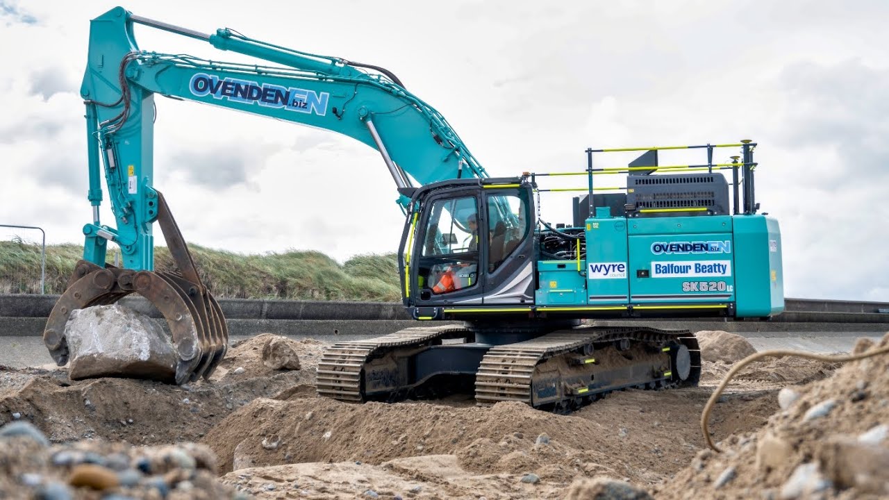 Two Kobelco SK520 machines join Ovenden fleet