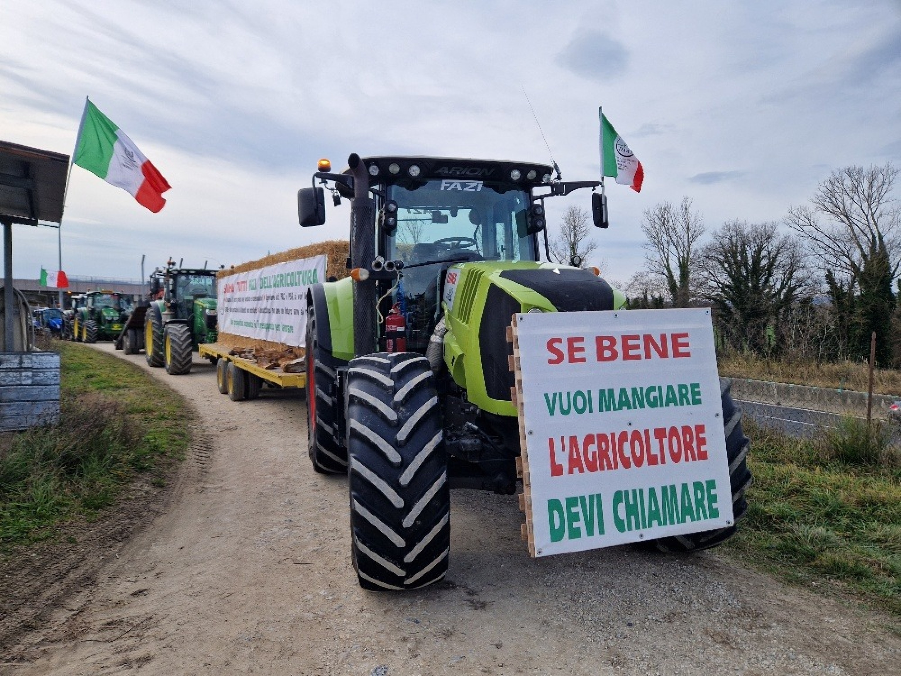 I trattori sono tornati in strada a Perugia per i costi