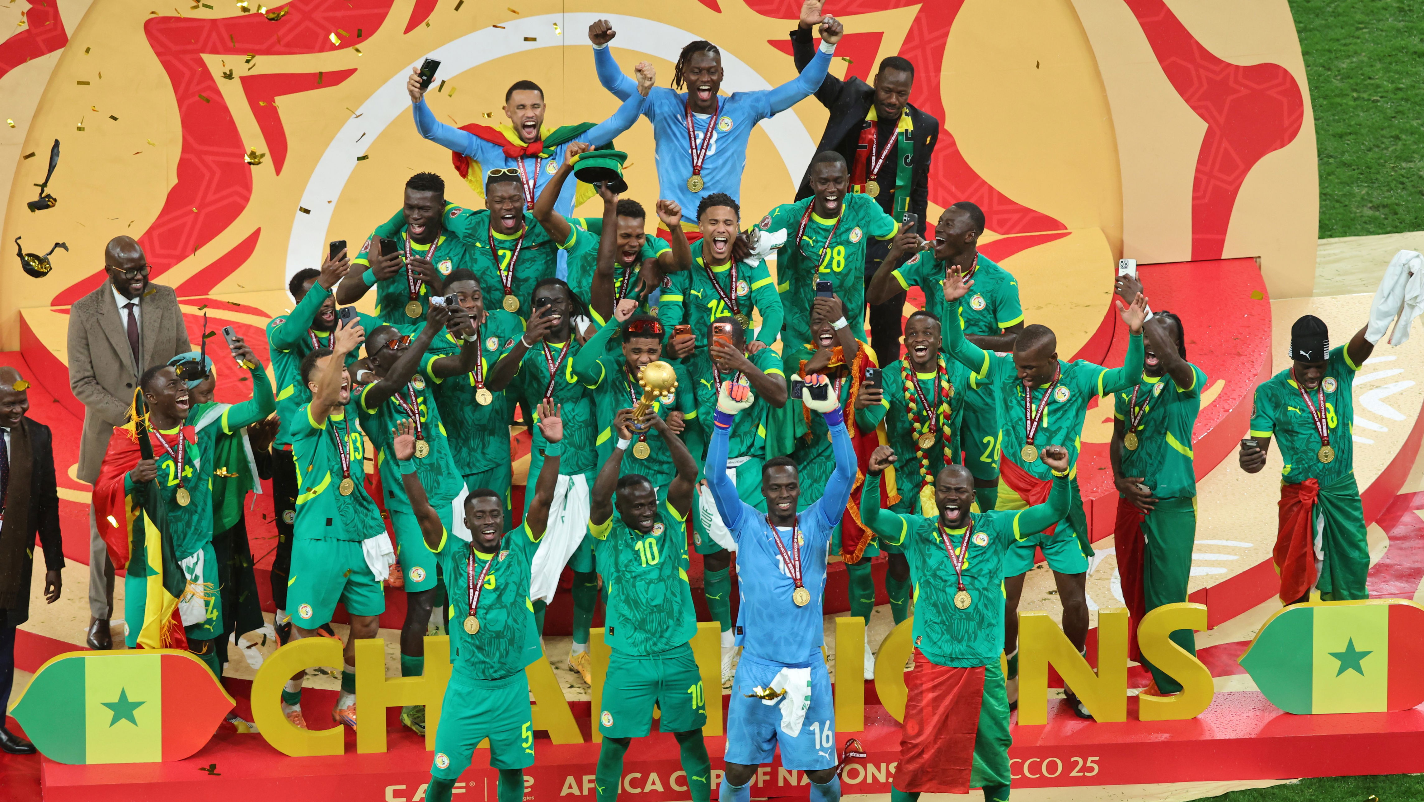 Senegal conquista la Copa África tras una final polémica y un penalti ...
