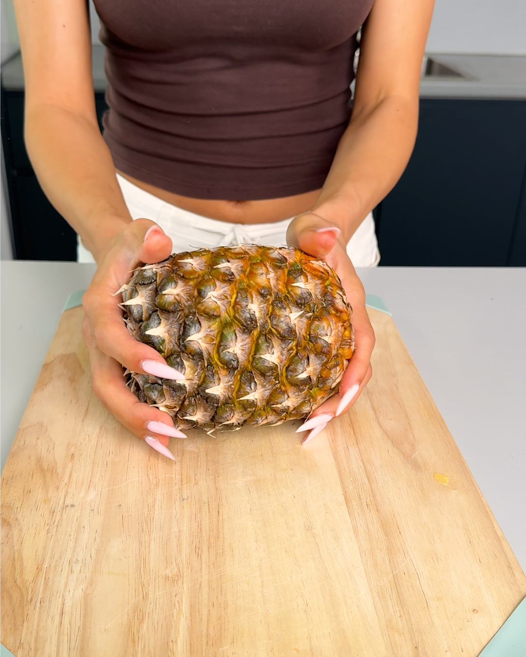 No more messy pineapple cutting🍍