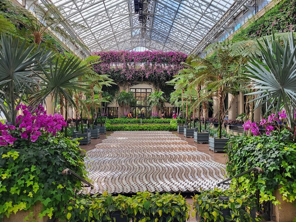 14 famous public gardens around the US with color in every season
