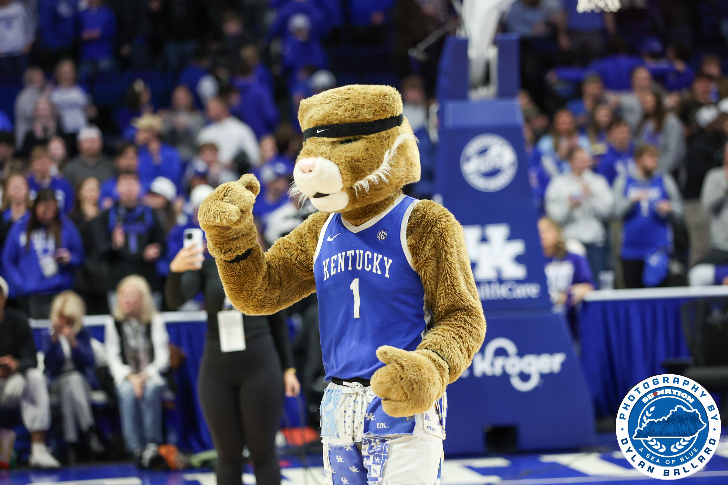 Monday headlines: Kentucky in the college basketball rankings