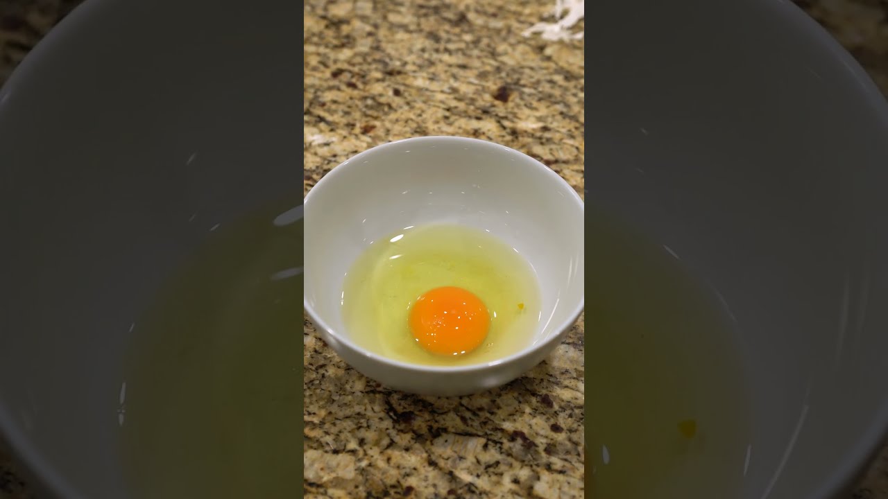 Lifting an egg yolk effortlessly using garlic in this test