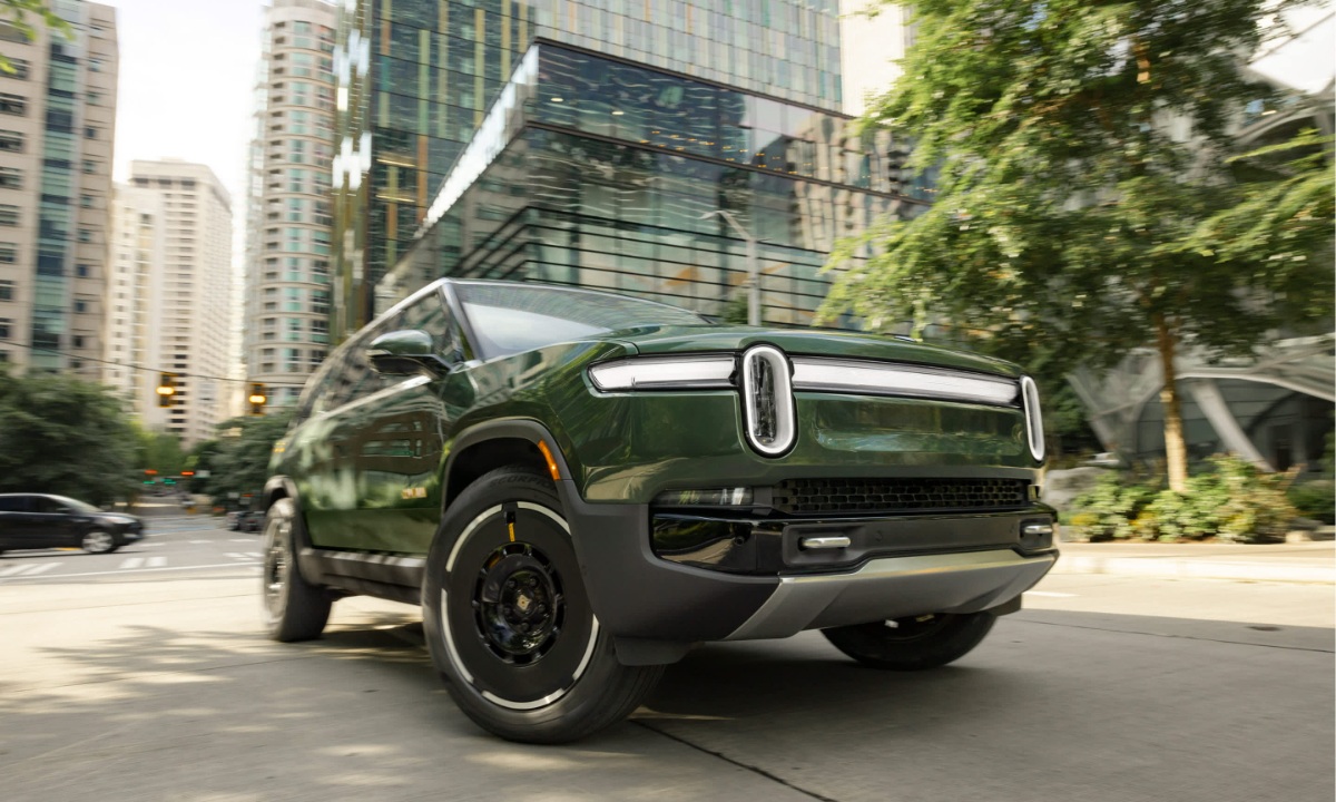 2026 Rivian R1T quad motor rockets to fastest pickup time ever