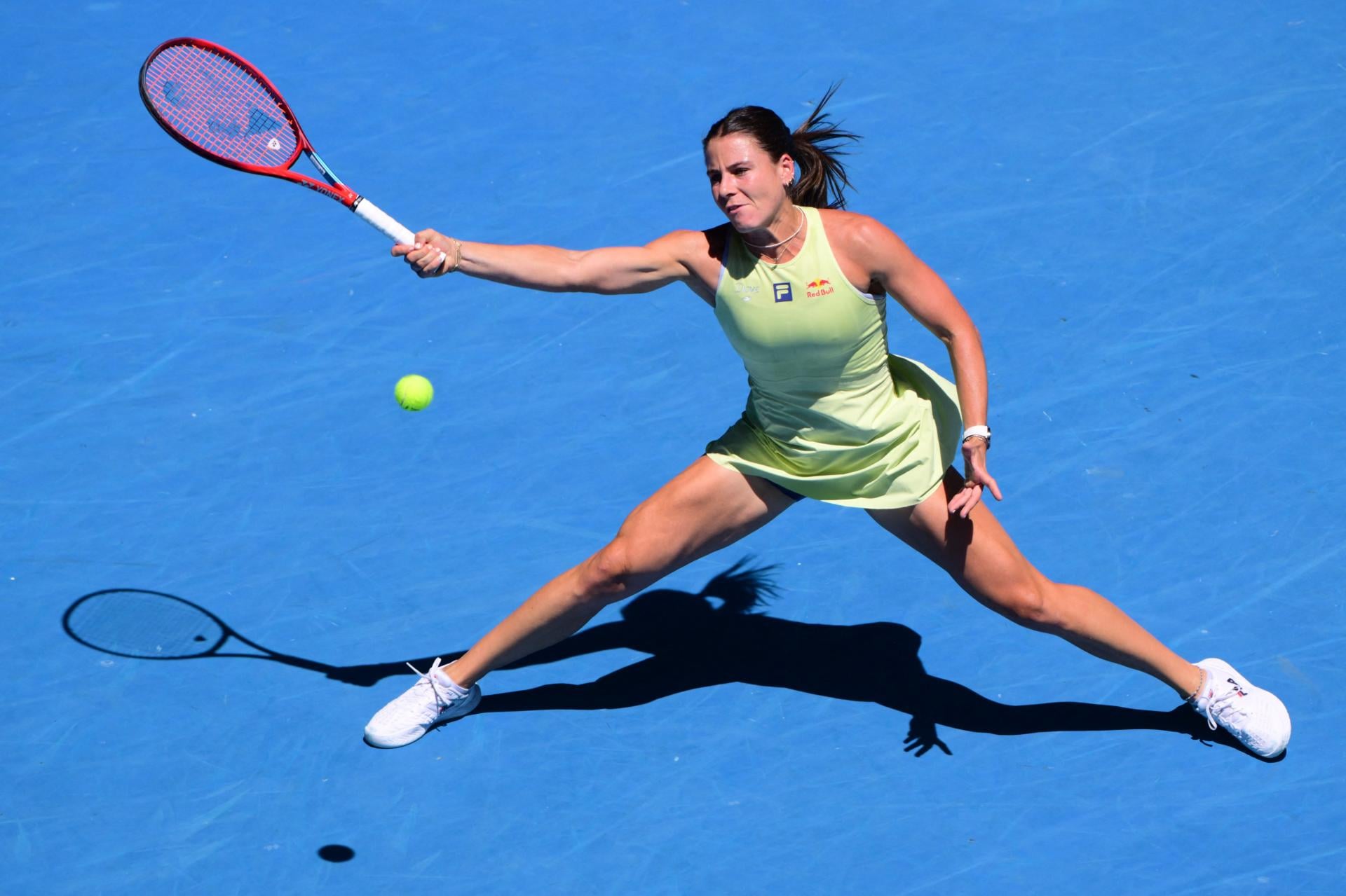 Australian Open: Emma Navarro's slump extends, upset in 1R after error ...