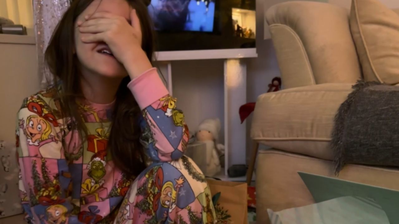Christmas magic on display as girl has emotional reaction after getting ...